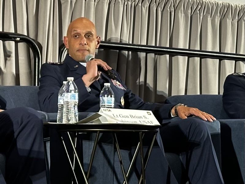 Lt. Gen. Brian S. Robinson, Commander, AETC Meets with MS&T | Halldale ...